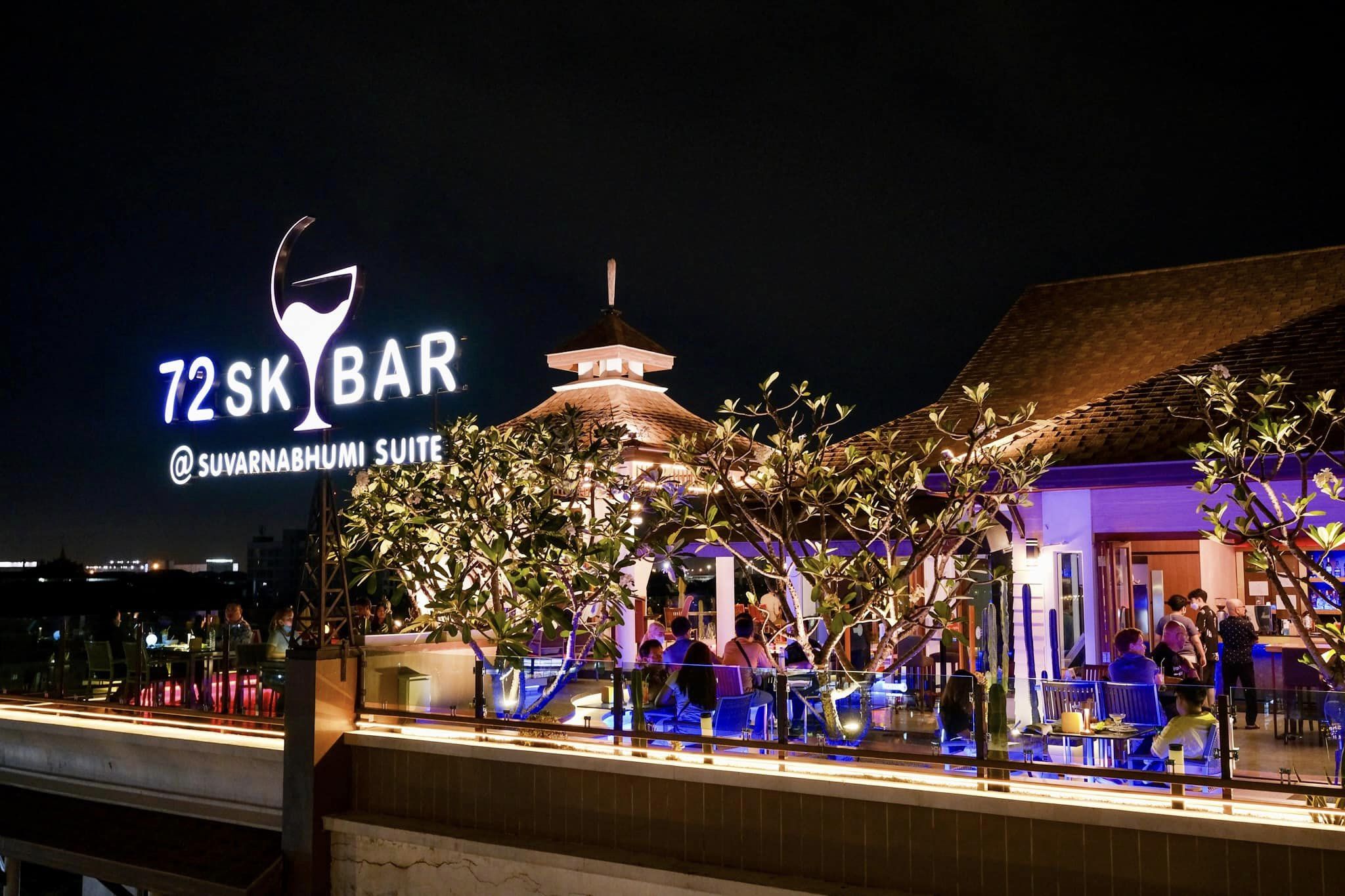72SkyBar ร้าน Rooftop ชื่อดังย่านลาดกระบัง อยู่บนชั้นดาดฟ้าของโรงแรม ...
